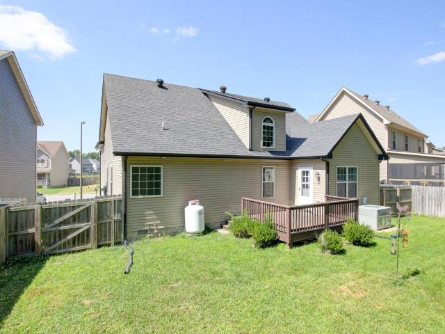 611 Fox Path Ln