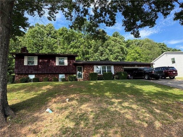611 Fitzhugh St, Ravenswood, WV 26164