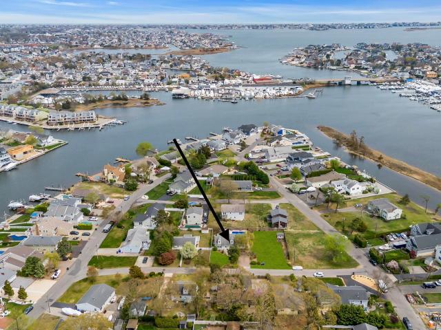 611 Fisherman Place