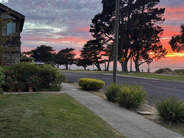 611 Harbor Rd, Alameda, CA 94502