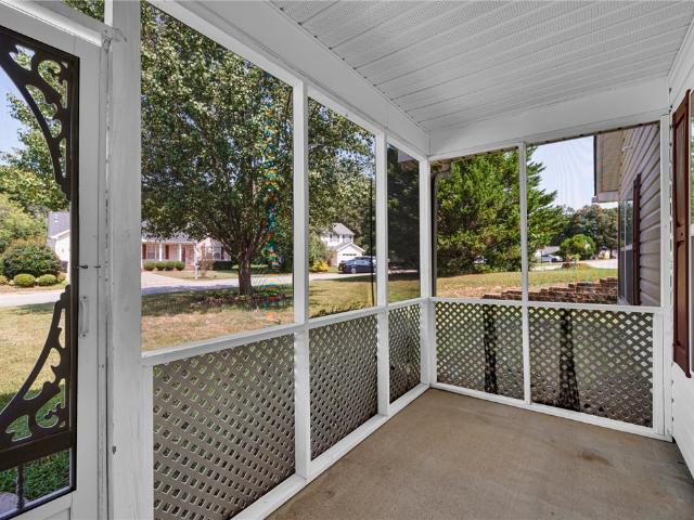 611 Hunters Lane