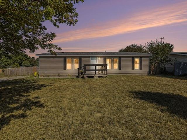 611 Locust St, Howard City, MI 49329