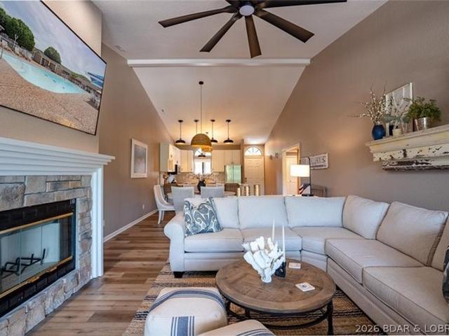 611 Lazy Days Rd Apt R7, Osage Beach, MO 65065