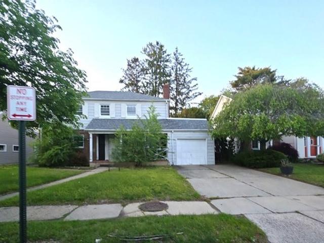 611 Lakeview Ave, Rockville Centre, NY 11570