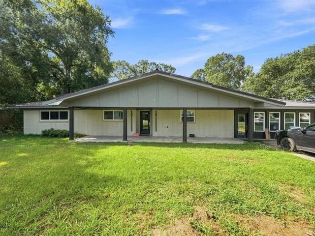 611 Ledoux St, Jennings, LA 70546