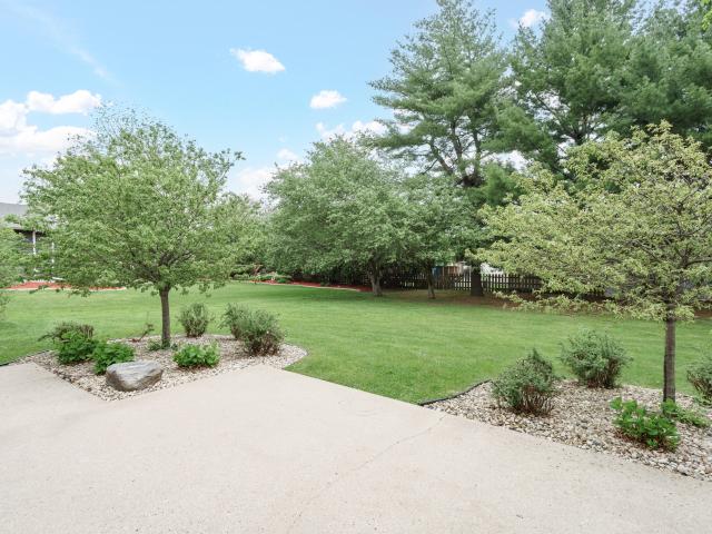 611 Maple Crest Ln