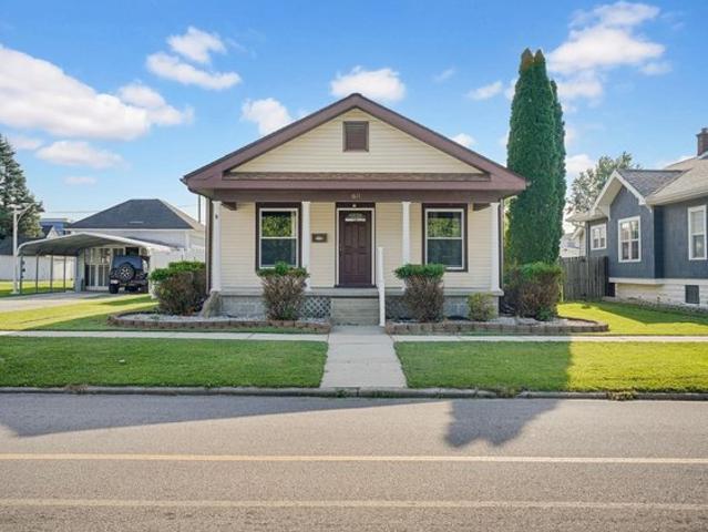 611 N 8th St, Mitchell, IN 47446