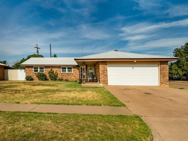 611 N Bowie Ave, Tulia, TX 79088