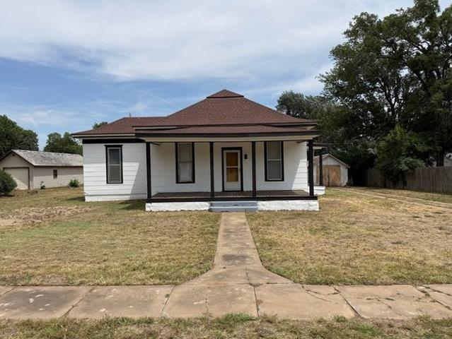 611 N Springfield Ave, Anthony, KS 67003