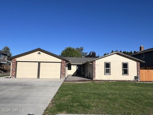 611 S 69th Ave, Yakima, WA 98908