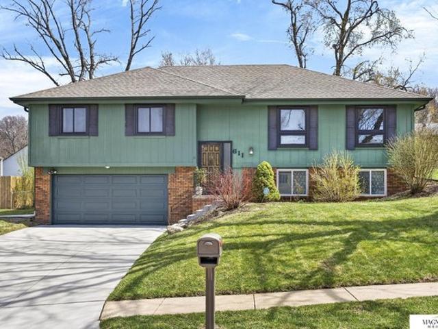 611 S 153rd Cir, Omaha, NE 68154