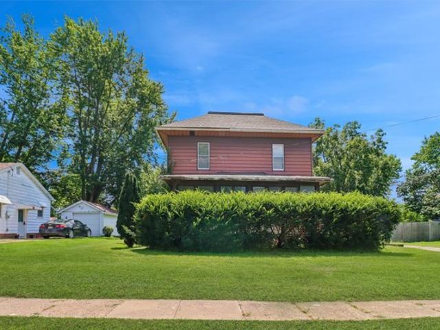 611 S 3rd Ave W, Newton, IA 50208