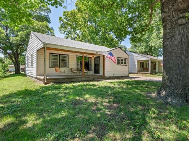 611 S Central Ave, Mulvane, KS 67110
