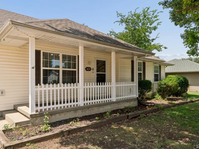 611 S Countryside Avenue