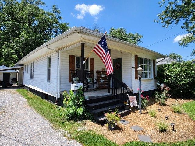 611 S Halliday Ave, Du Quoin, IL 62832