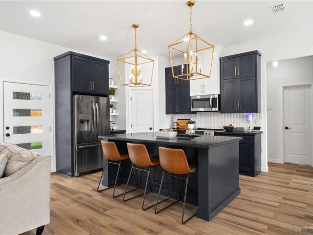 611 Seguin Loop