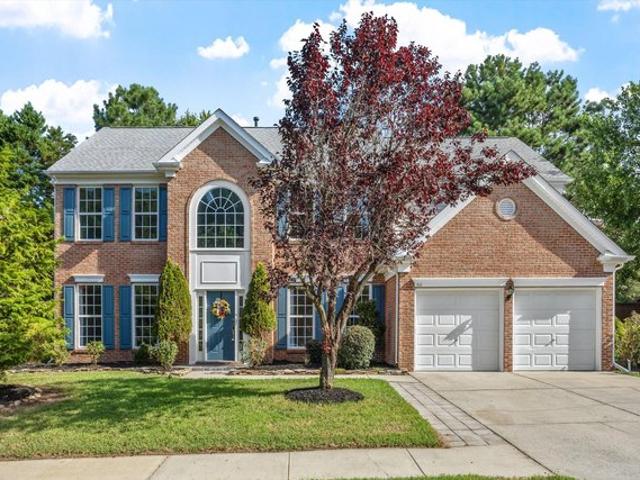 611 Sherwood Forest Pl, Cary, NC 27519