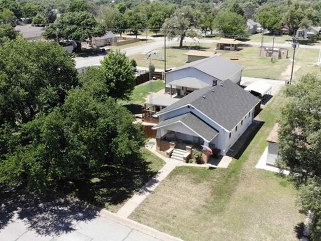 611 Stout St, Pratt, KS 67124
