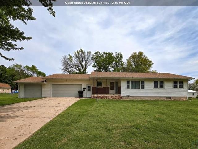 611 Railroad Ave, Correctionville, IA 51016