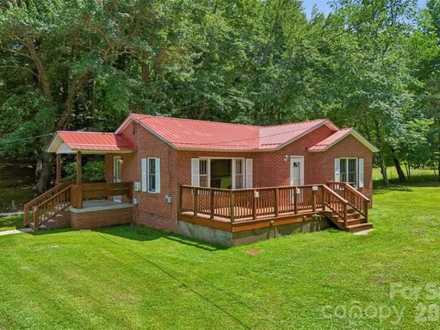 611 Reeves Cove Rd, Candler, NC 28715