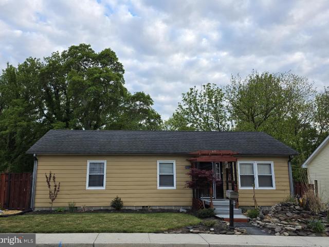 611 W 8th St, Laurel, DE 19956 | MLS #DESU2110 | Compass