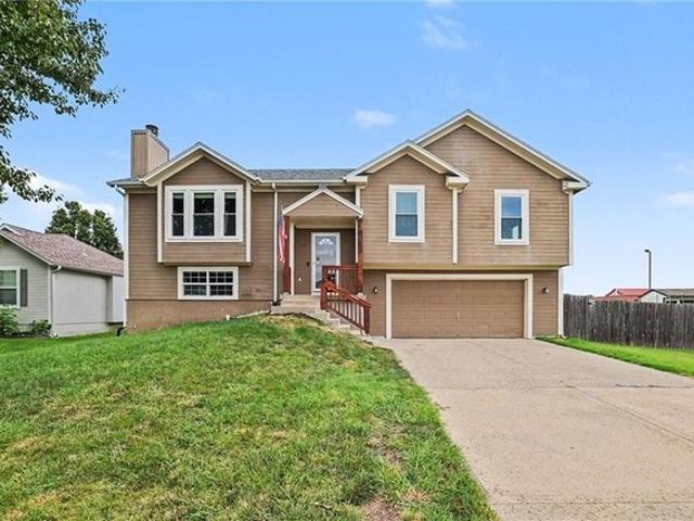 611 W 3rd Ter, Wellsville, KS 66092
