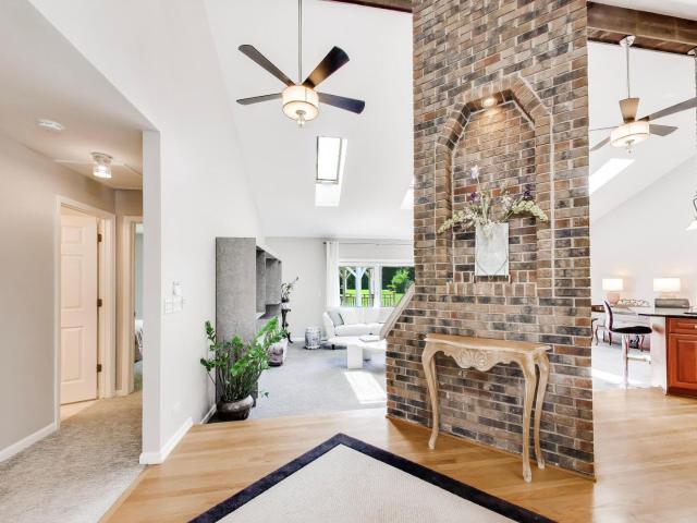 611 W Whiting Lane