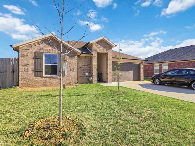 611 W Cattleman Court
