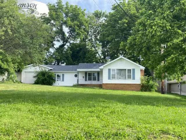 611 W COLLEGE ST, BRANSON, MO 65616 Single Family Residence Fo.