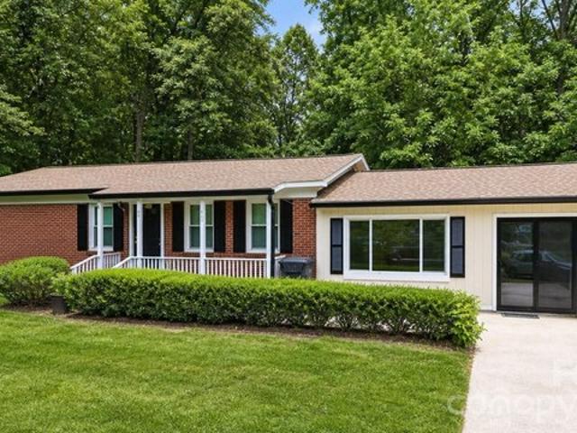 611 W Lewis St, Dallas, NC 28034