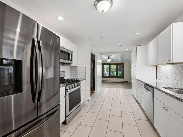 611 W Mequon Rd