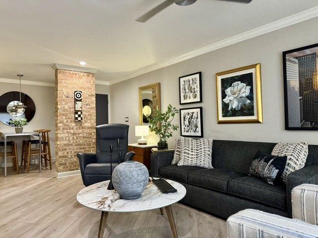 611 W Patterson Ave Apt 317, Chicago, IL 60613