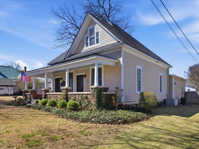 611 Tombigbee St