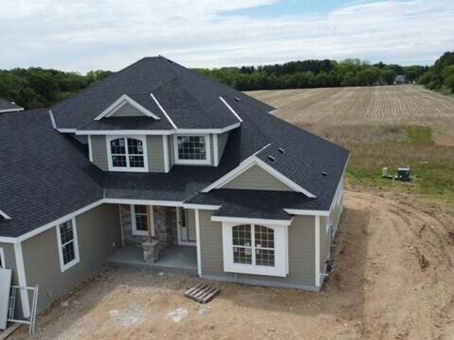 611 Talbots Woods Dr, Oconomowoc, WI 53066 | MLS #1946