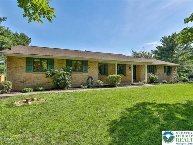6124 Hilltop Rd, Upper Macungie Township, PA 18069