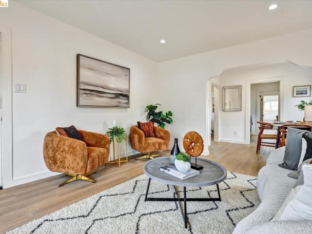6124 Santa Cruz AVE