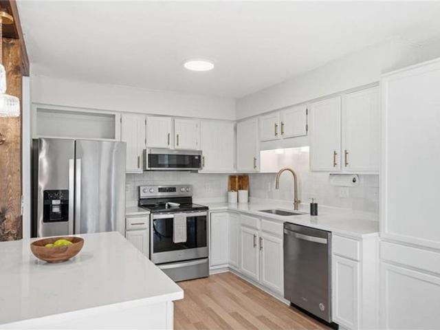 6125 Creek View Trl, Minnetonka, MN 55345