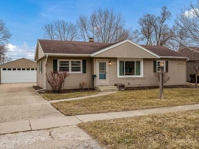 6125 John St, Loves Park, IL 61111