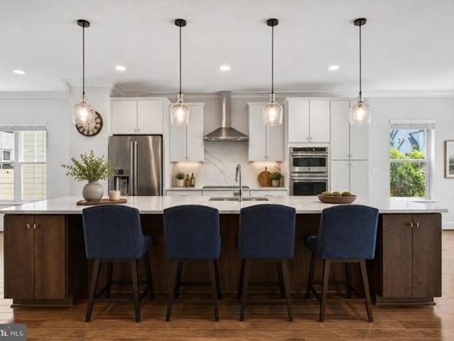 6127 Olivet Dr, Alexandria, VA 22315
