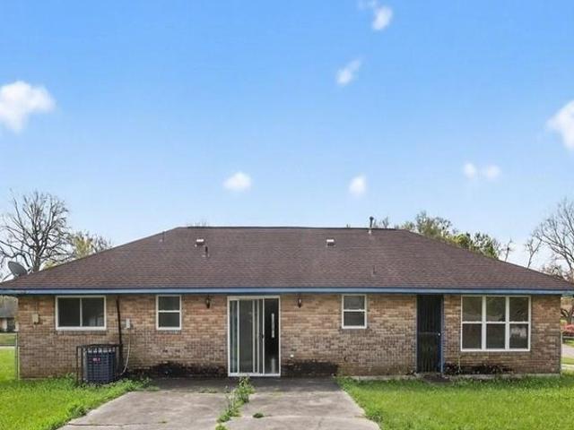 6127 Glen Oaks Dr, Baton Rouge, LA 70811