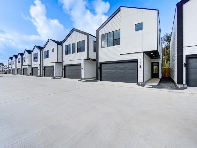 6127 Pacific Forest Dr, Houston, TX 77091 | MLS #89224 | Compass