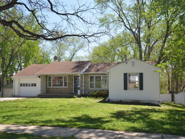 6128 Pleasant Dr, Des Moines, IA 50312