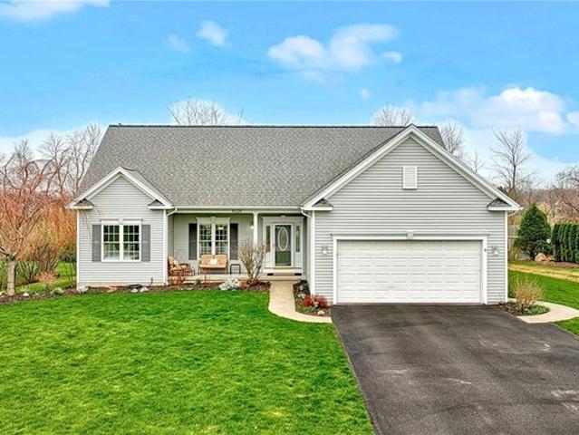 6128 Southbrook Dr, Ontario, NY 14519
