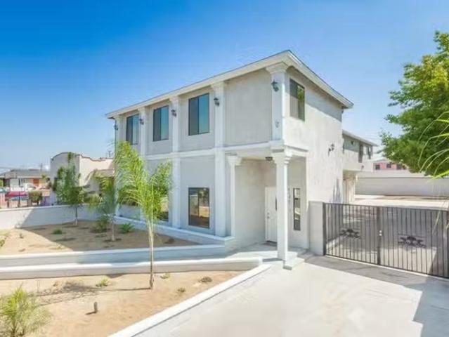 6128 Vinevale Ave Townhomes in Maywood, CA