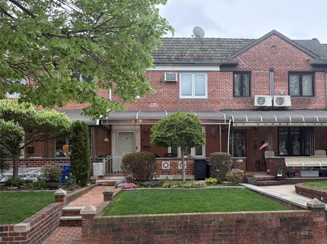 6128 82nd Pl, Middle Village, NY 11379