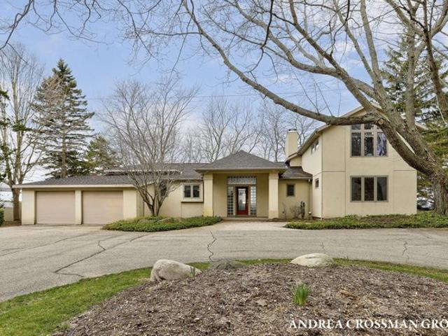 6129 Lakeshore Ave, West Olive, MI 49460