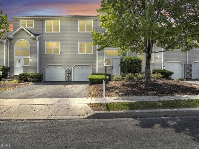 6129 Spring Knoll Dr, Harrisburg, PA 17111