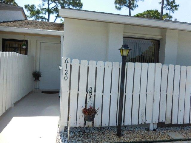 6120 Newstead Ct, Greenacres, FL 33463