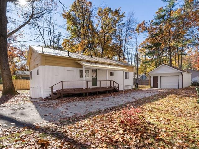 6120 Kellogg Dr, Gaylord, MI 49735