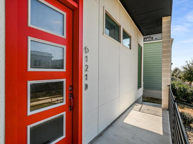 6121 Florencia Ln